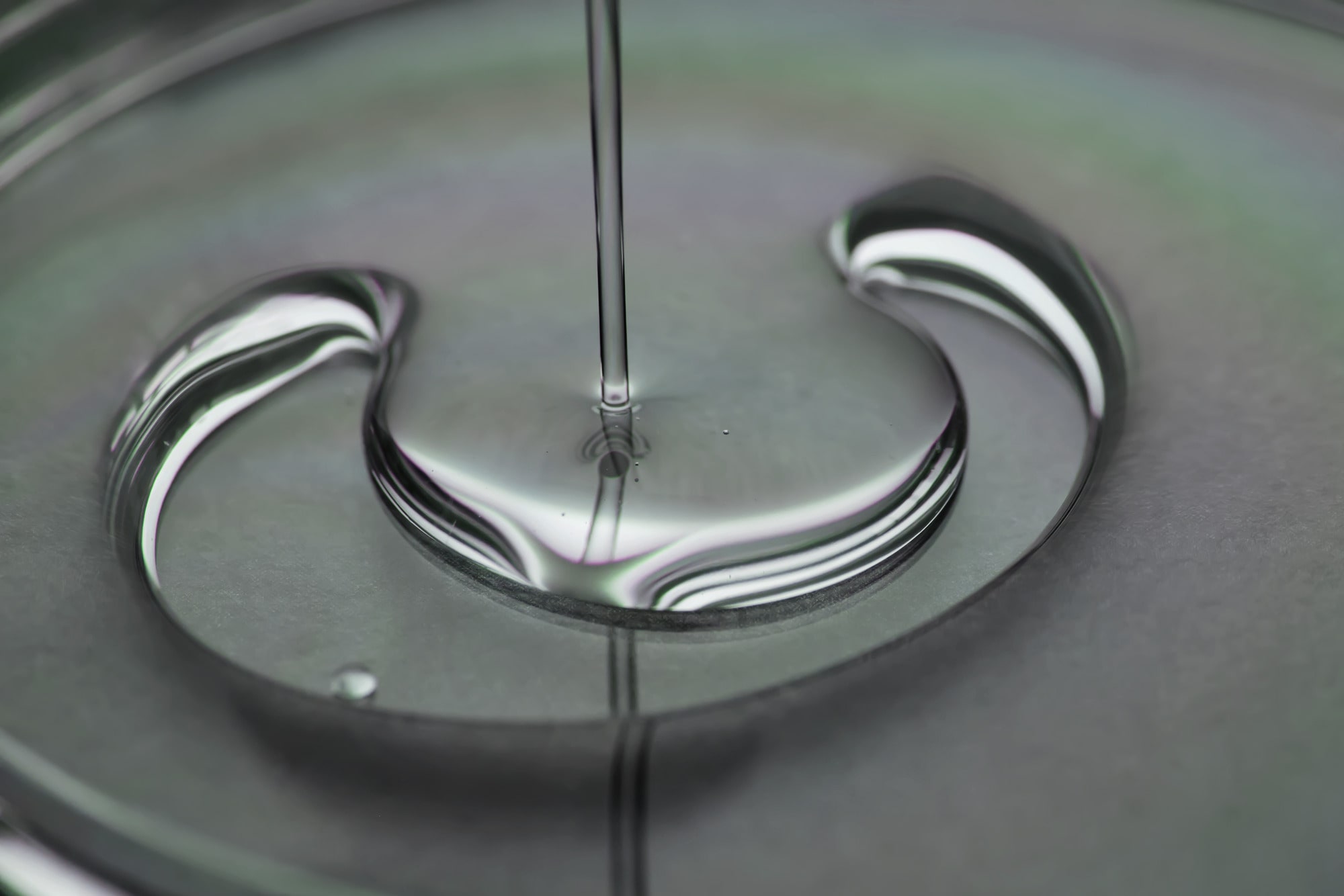 The Difference Between Liquid Metal & Metallic Paint - Revelare